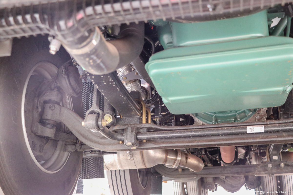 【图】一汽解放 J6V 领航版 560马力 8X4 9.4米AMT自动档仓栅式载货车(CA5310CCYP66K24L7T4E6)_实拍图片_1594788_卡车之家