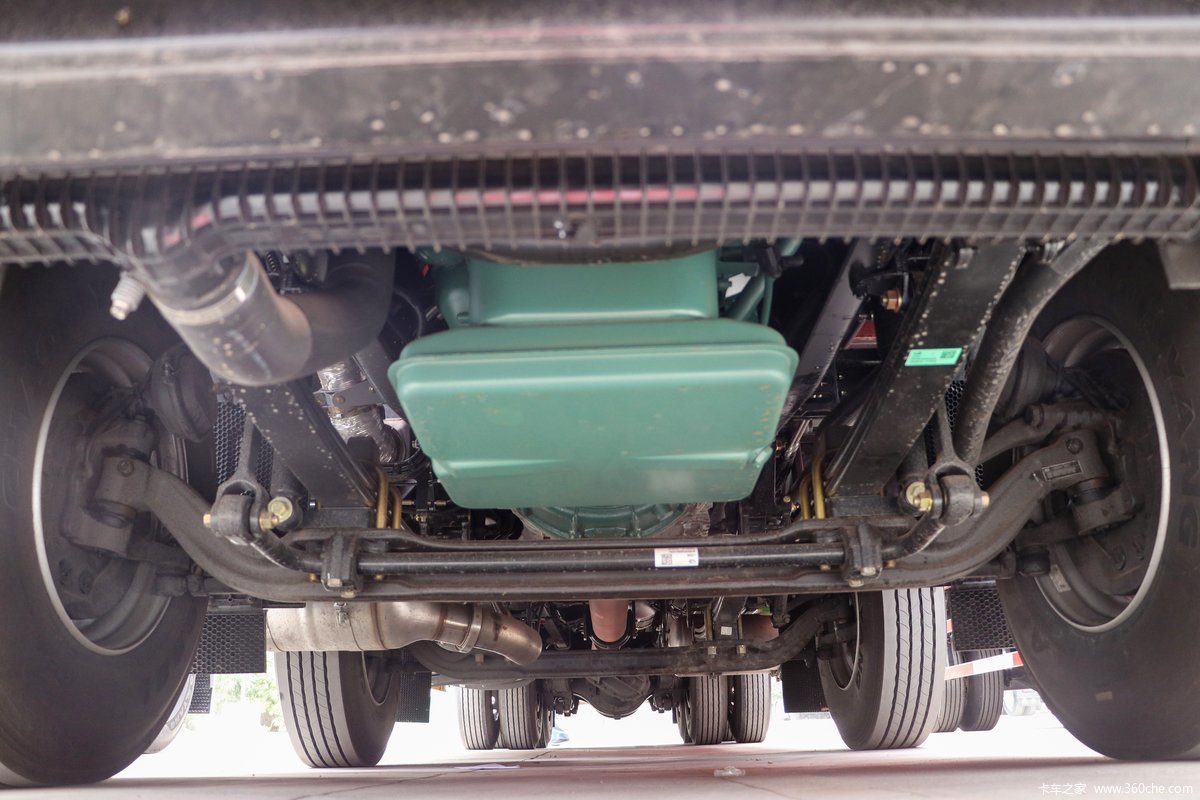 【图】一汽解放 J6V 领航版 560马力 8X4 9.4米AMT自动档仓栅式载货车(CA5310CCYP66K24L7T4E6)_实拍图片_1594788_卡车之家