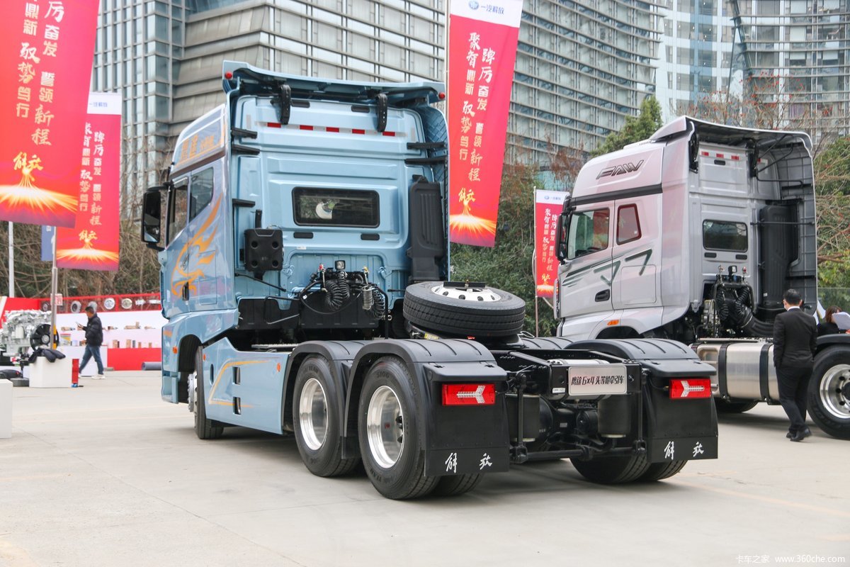 【图】青岛解放 鹰途 头等舱 620马力 6X4 AMT自动档牵引车(CA4257P35K2T1E6A80)_实拍图片_1596422_卡车之家