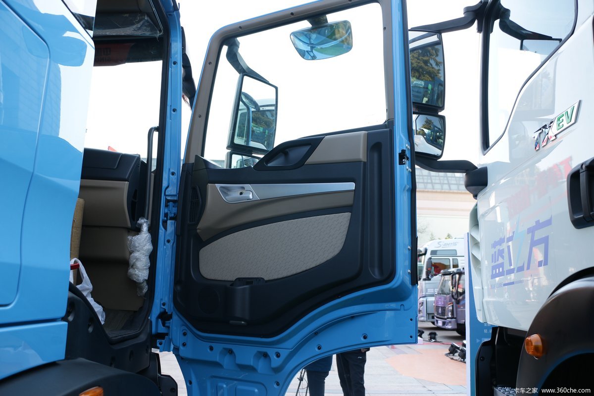 【图】中国重汽 HOWO TX重卡 25T 6X4纯电动牵引车(ZZ4257Y344GZ1BEV35)350.07kWh_实拍图片 ...