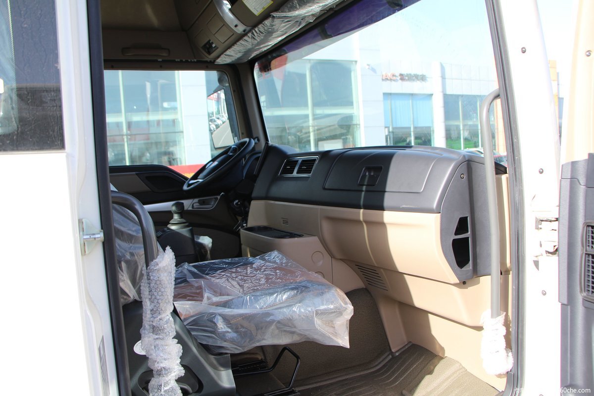 【图】中国重汽 HOWO TX 旗舰版 250马力 4X2 6.75米AMT自动挡仓栅式货车(国六)(ZZ5187CCYK501GF1)_实拍 ...