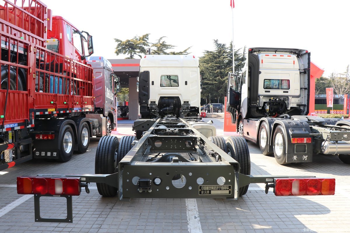 【图】中国重汽 HOWO MAX 350马力 6X2 9.6米自动档栏板载货车(国六)(ZZ1257N54CKF1)_实拍图片_1598538 ...