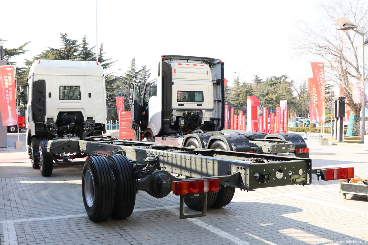 【图】中国重汽 HOWO MAX 350马力 6X2 9.6米自动档栏板载货车(国六)(ZZ1257N54CKF1)_实拍图片_1598548 ...