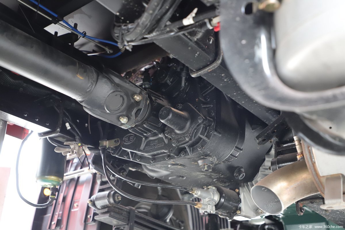 【图】青岛解放 JH6重卡 290马力 6X2R 9.5米翼开启厢式载货车(国六)_实拍图片_1599009_卡车之家