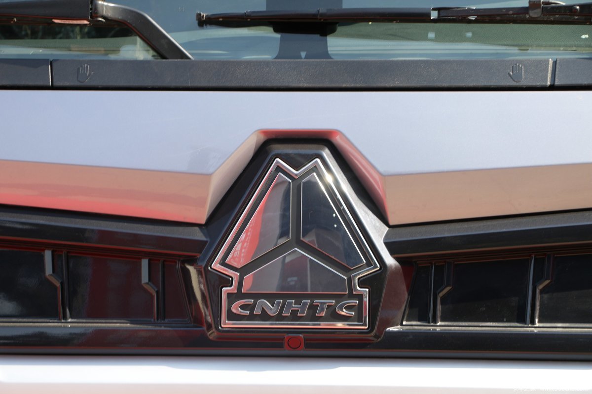 【图】中国重汽 HOWO Max重卡 轻奢版 480马力 6X4 AMT自动档牵引车(国六)(ZZ4257V344KF1)_实拍图片 ...