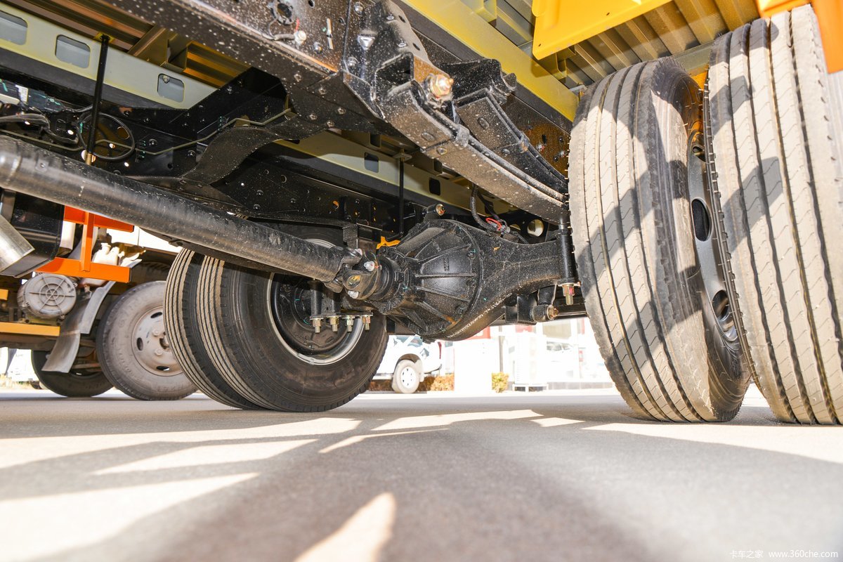 【图】江西五十铃 翼放EC5 127马力 3.16米双排栏板轻卡(国六)(JXW1040CSJB2)_实拍图片_1600366_卡车之家