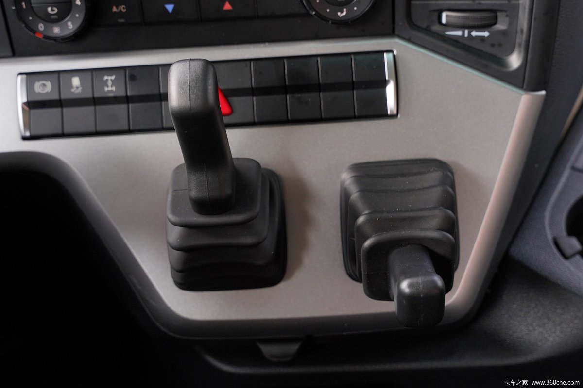 【图】奔驰 Actros 重卡 优享版 480马力 6X4 AMT自动挡牵引车(国六)(BJ4266Y6DHL-A2)_实拍图片 ...