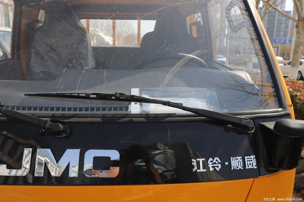 【图】江铃 顺威窄体 143马力 3.25米双排栏板轻卡(国六)(液刹)(JX1041TSGD26)_实拍图片_1615082_卡车之家