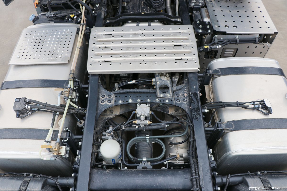 【图】江淮 格尔发K7重卡 舒适版 490马力 6X4 AMT自动挡牵引车(国六)(液缓)(HFC4252P1K7E33KS)_实拍图片 ...