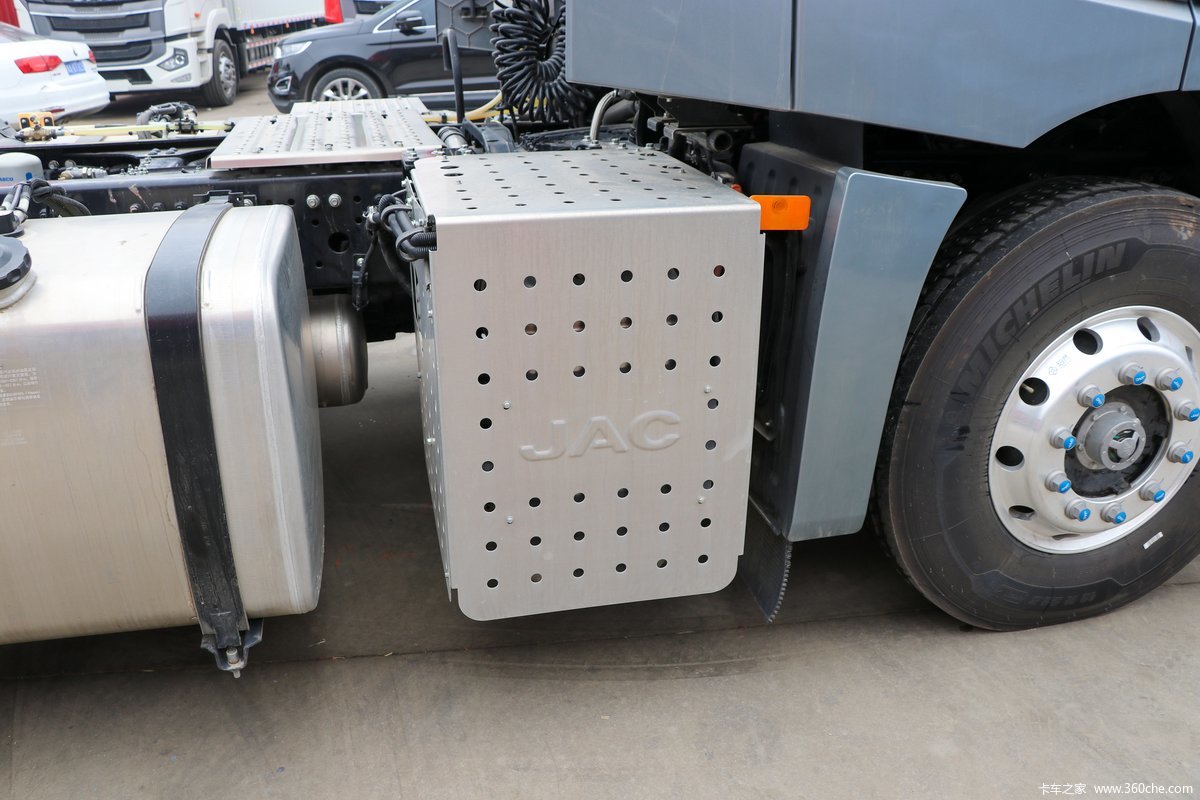 【图】江淮 格尔发K7重卡 舒适版 490马力 6X4 AMT自动挡牵引车(国六)(液缓)(HFC4252P1K7E33KS)_实拍图片 ...