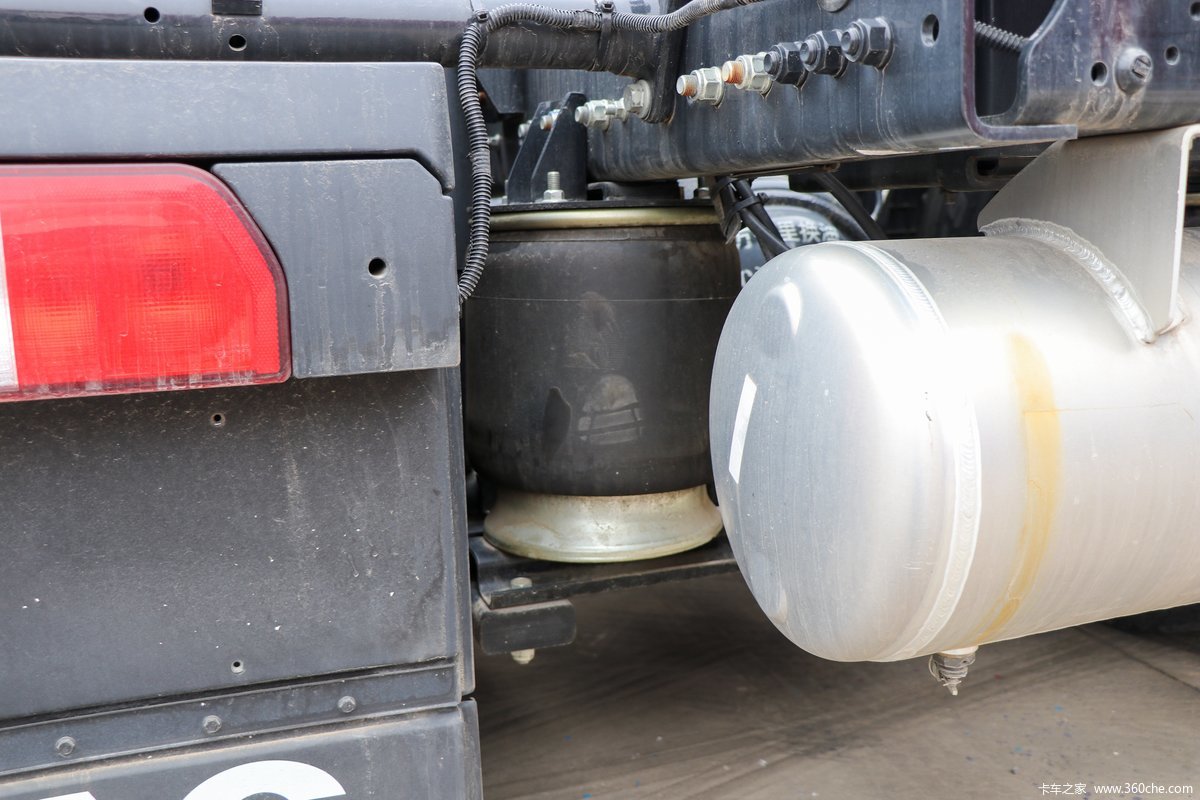 【图】江淮 格尔发K7重卡 舒适版 490马力 6X4 AMT自动挡牵引车(国六)(液缓)(HFC4252P1K7E33KS)_实拍图片 ...