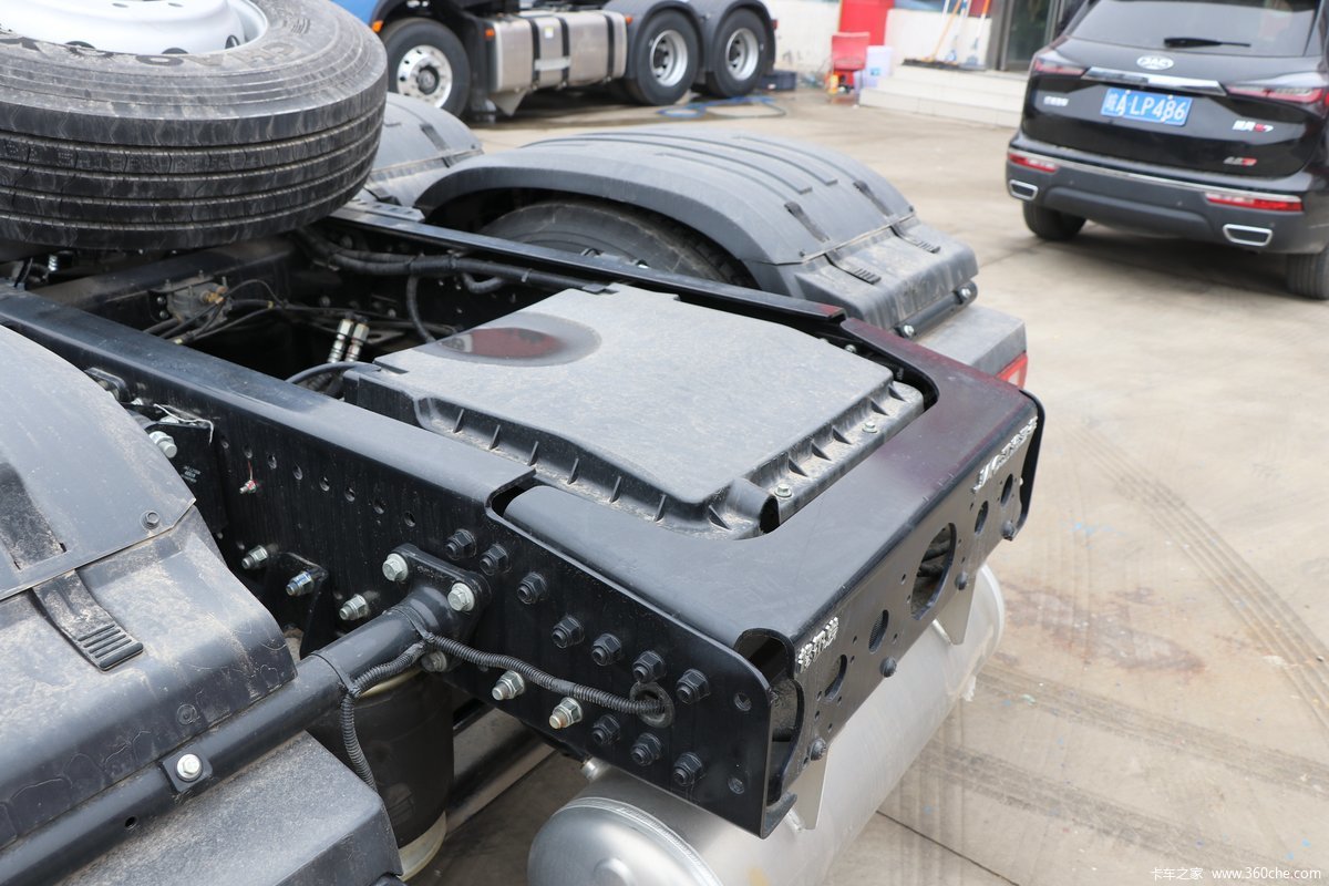 【图】江淮 格尔发K7重卡 舒适版 490马力 6X4 AMT自动挡牵引车(国六)(液缓)(HFC4252P1K7E33KS)_实拍图片 ...