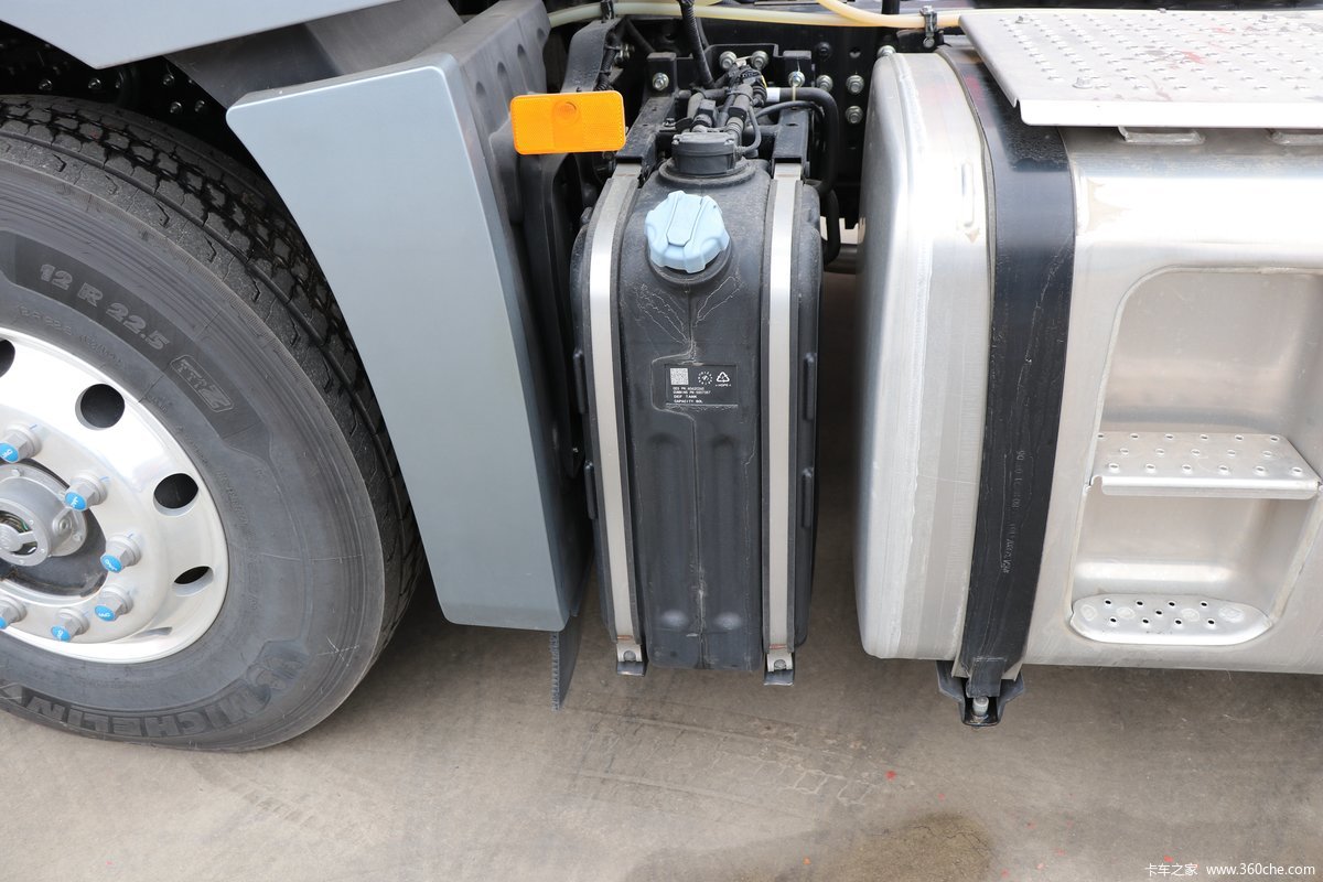 【图】江淮 格尔发K7重卡 舒适版 490马力 6X4 AMT自动挡牵引车(国六)(液缓)(HFC4252P1K7E33KS)_实拍图片 ...