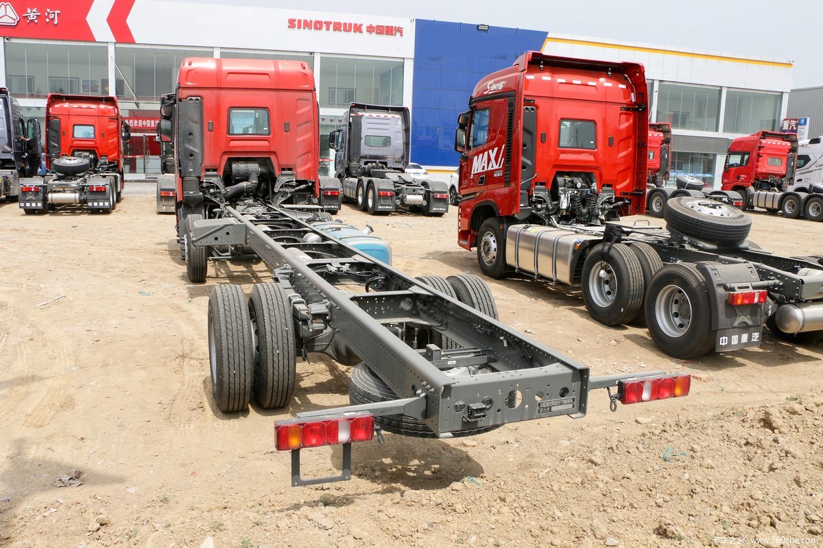 【图】中国重汽 HOWO MAX 350马力 6X2 9.6米AMT自动档栏板载货车(ZZ1257N54CKF1)_实拍图片_1634510_卡车之家