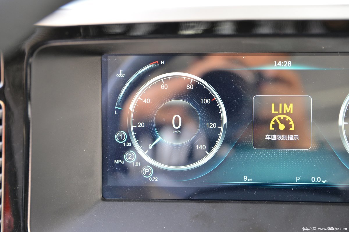 【图】东风商用车 天龙旗舰KX 王者版 530马力 6X4 LNG牵引车(国六)(DFH4250D13)_实拍图片_1635710_卡车之家