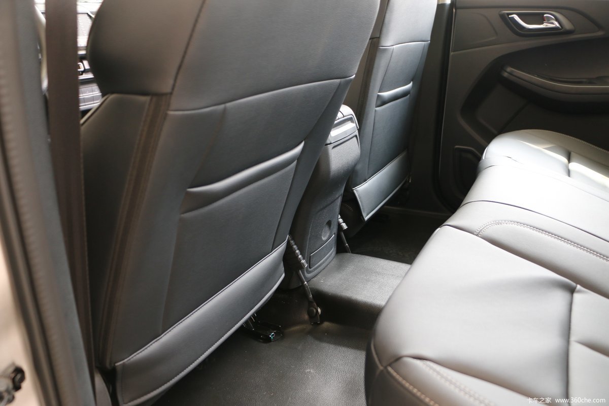 【图】江铃 宝典 2023款 舒享版 2.5T柴油 140马力 手动两驱 长轴平底箱双排皮卡_实拍图片_1646501_卡车之家