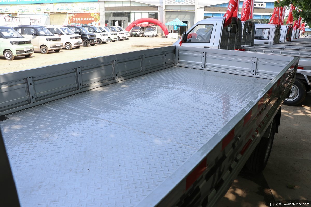 【图】五菱 龙卡 舒适型 2.0L 136马力 汽油 3.8米单排栏板微卡(国六)(LZW1031GHU)_实拍图片_1668020_卡车之家