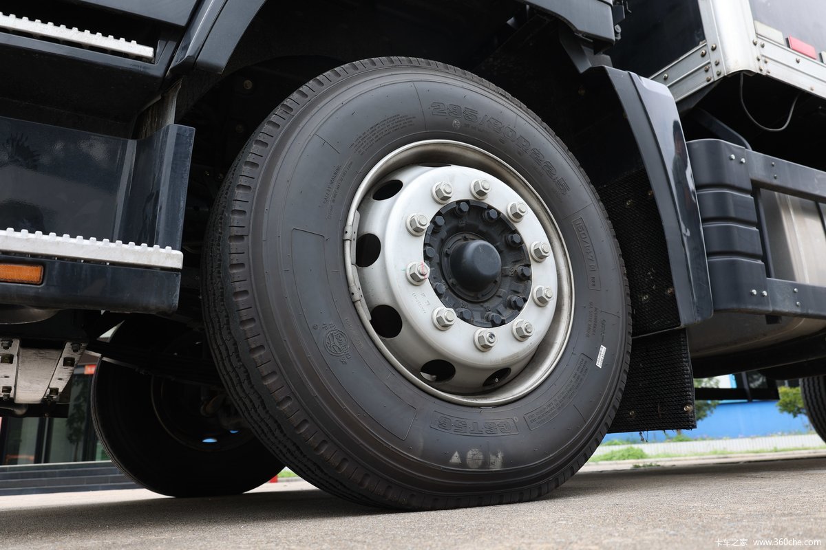 【图】庆铃 五十铃巨咖 240马力 4X2 7.6米厢式载货车(QL5180XXYGTFRJ)_实拍图片_1653185_卡车之家