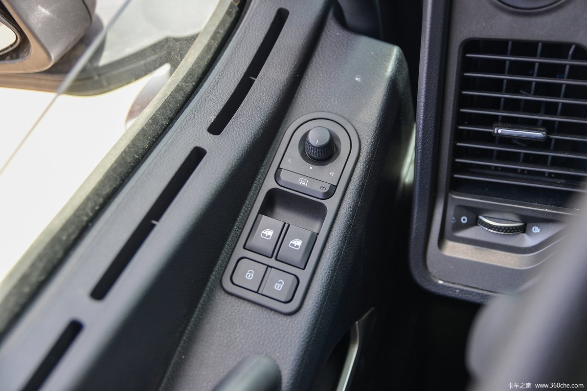 【图】一汽解放 J7重卡 620马力 6X4 AMT自动挡牵引车(带液缓)(CA4250P77K25T1E6)_实拍图片_1664490_卡车之家