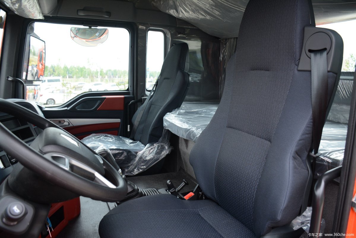 【图】中国重汽 HOWO TX7重卡 460马力 6X4 牵引车(高顶)(国六)(ZZ4257V324GF1)_实拍图片_1670364_卡车之家