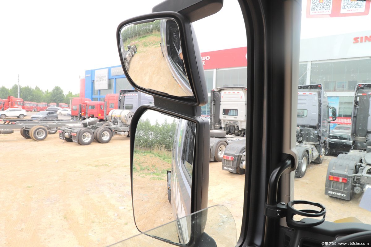 【图】中国重汽 HOWO Max重卡 460马力 6X4 LNG牵引车(国六)(ZZ4257V424KF1L)_实拍图片_1670894_卡车之家