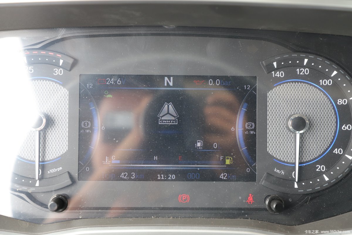 【图】中国重汽 HOWO Max重卡 460马力 6X4 LNG牵引车(国六)(ZZ4257V424KF1L)_实拍图片_1670894_卡车之家