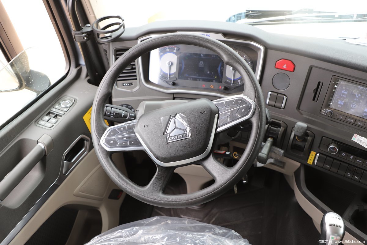 【图】中国重汽 HOWO Max重卡 460马力 6X4 LNG牵引车(国六)(ZZ4257V424KF1L)_实拍图片_1670901_卡车之家