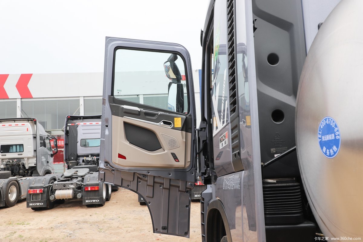 【图】中国重汽 HOWO Max重卡 460马力 6X4 LNG牵引车(国六)(ZZ4257V424KF1L)_实拍图片_1670906_卡车之家