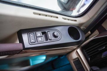 【图】东风柳汽 乘龙HK重卡 500马力 8X4 AMT自动档栏板载货车_实拍图片_1676595_卡车之家