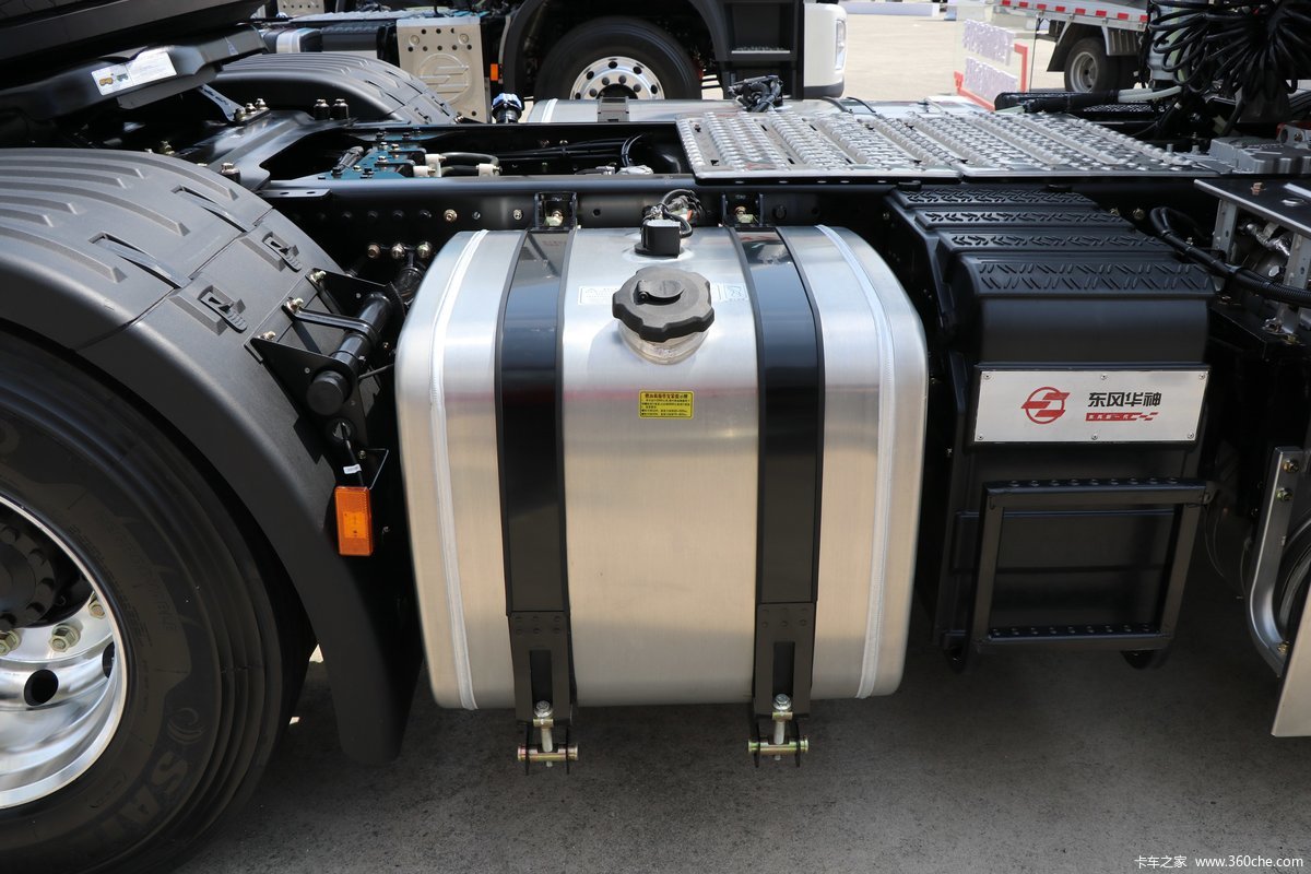 【图】东风华神 HV7重卡 530马力 6X4 AMT自动挡牵引车(国六)(DFD4259GL6D1)_实拍图片_1677493_卡车之家