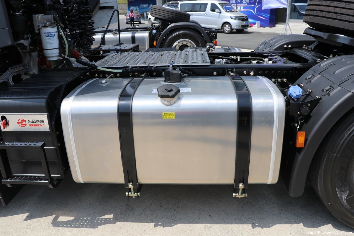 【图】东风华神 HV7重卡 530马力 6X4 AMT自动挡牵引车(国六)(DFD4259GL6D1)_实拍图片_1677489_卡车之家