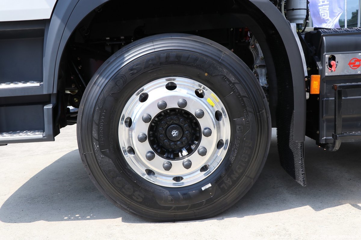 【图】东风华神 HV7重卡 530马力 6X4 AMT自动挡牵引车(国六)(DFD4259GL6D1)_实拍图片_1677498_卡车之家