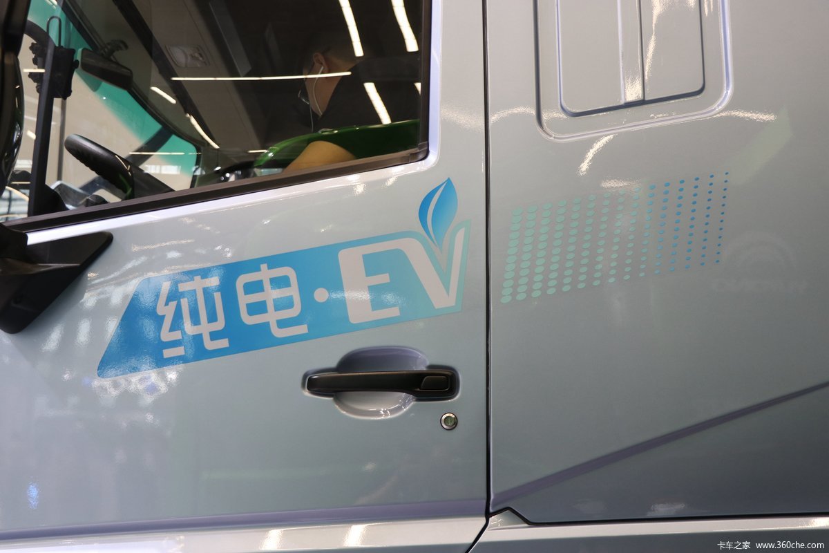 【图】宇通重卡 T590E 6X4 纯电动牵引车422kWh_实拍图片_1677591_卡车之家