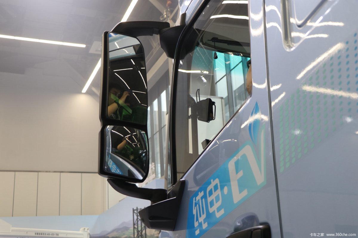 【图】宇通重卡 T590E 6X4 纯电动牵引车422kWh_实拍图片_1677591_卡车之家