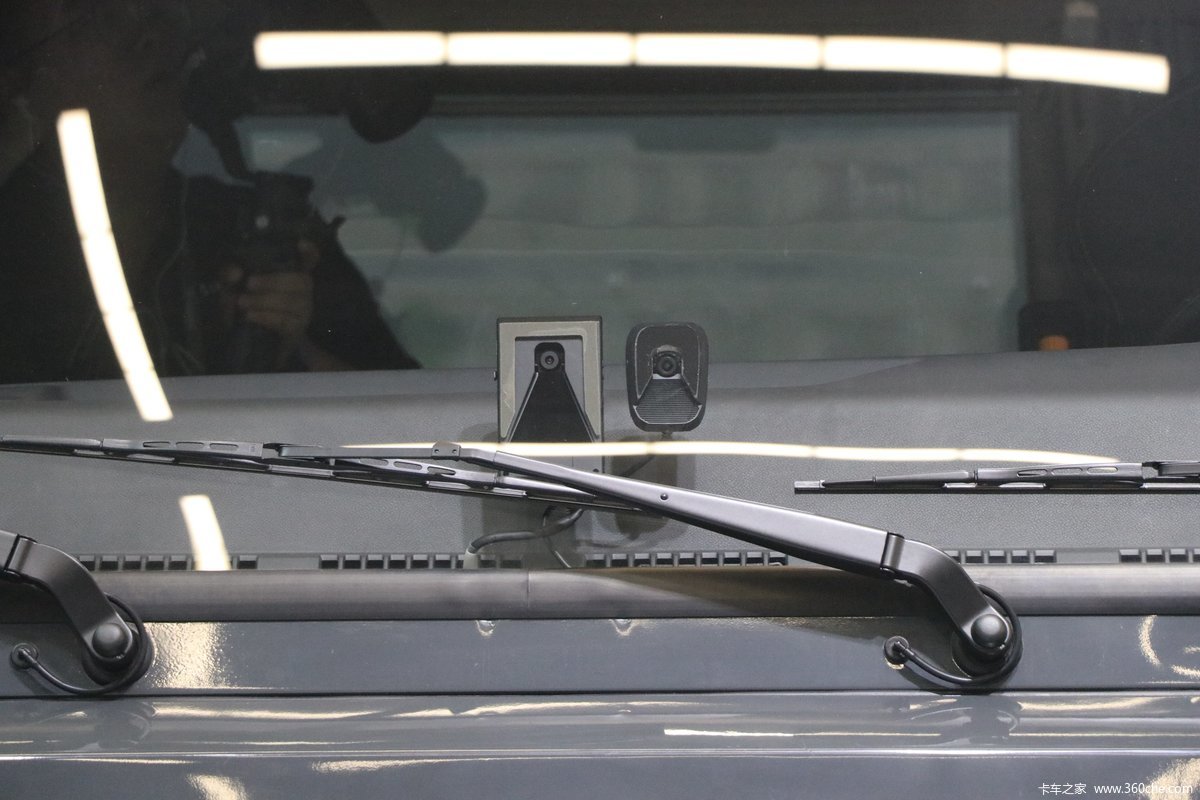 【图】宇通重卡 T590E 6X4 纯电动牵引车422kWh_实拍图片_1677591_卡车之家