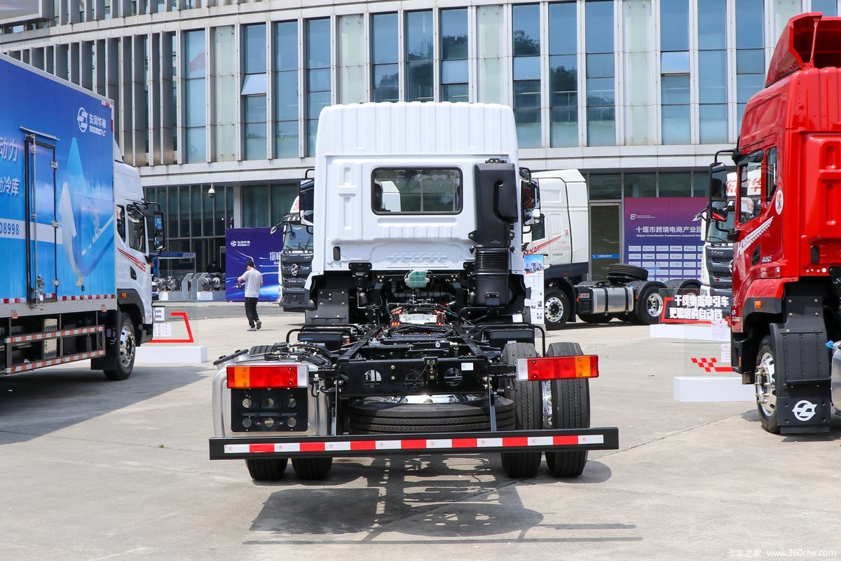 【图】东风华神 HV5 18T 6.9米插电式混合动力冷藏车(DFD5186XLCLCHEV)_实拍图片_1677969_卡车之家