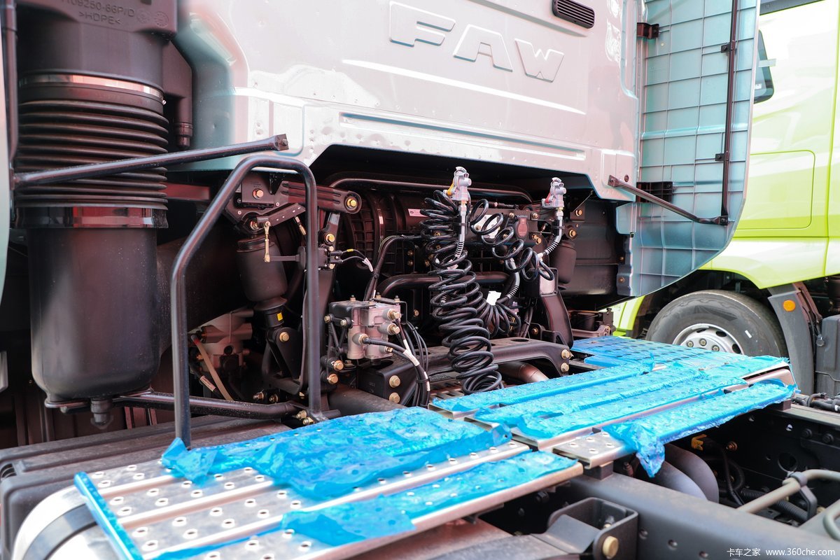 【图】一汽解放 J6V重卡 领航版 620马力 6X4 AMT自动档牵引车(液缓)(CA4250P66K33T1AE6)_实拍图片 ...