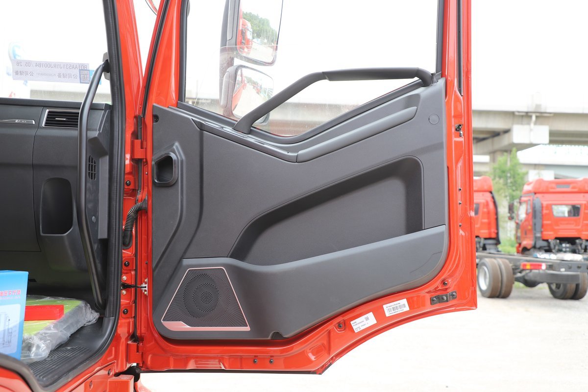 【图】一汽解放 J6G 领航版 280马力 4X2 7.7米厢式载货车(CA5181XXYP62K1L5E6)_实拍图片_1685099_卡车之家