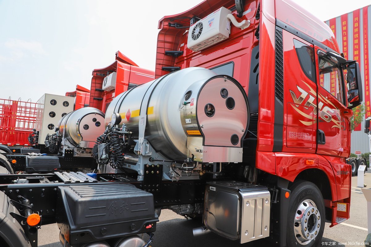 【图】青岛解放 JH6重卡 四季款 530马力 6X4 LNG自动档牵引车(液缓)(CA4259P25K15T1NE6A80)_实拍图片_1688164_卡车之家