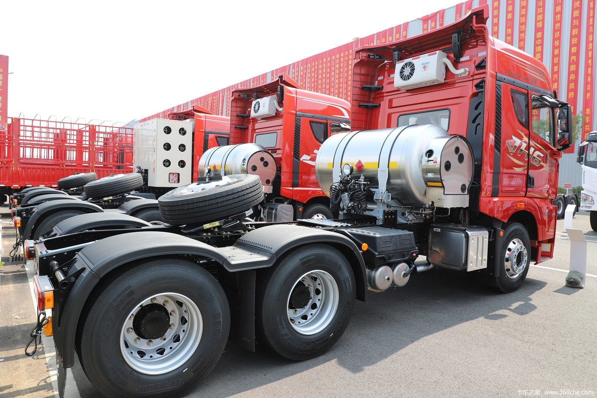 【图】青岛解放 JH6重卡 四季款 530马力 6X4 LNG自动档牵引车(液缓)(CA4259P25K15T1NE6A80)_实拍图片_1688176_卡车之家