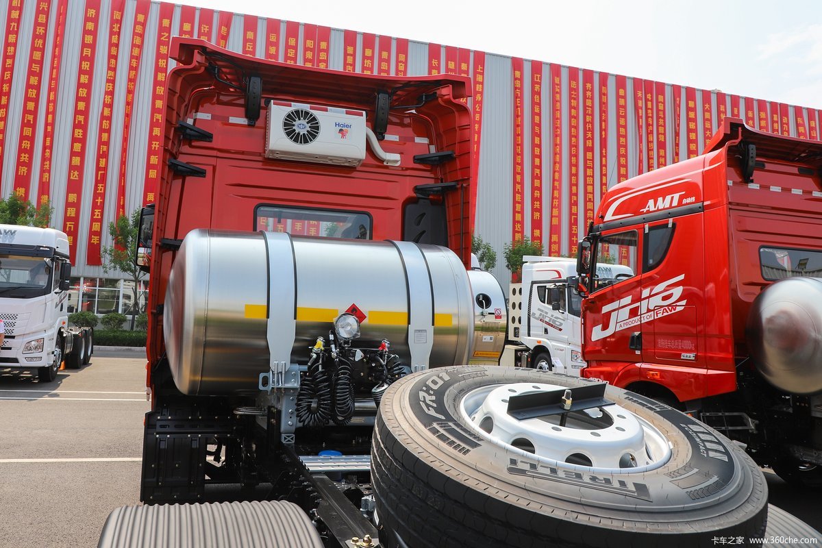 【图】青岛解放 JH6重卡 四季款 530马力 6X4 LNG自动档牵引车(液缓)(CA4259P25K15T1NE6A80)_实拍图片_1688181_卡车之家