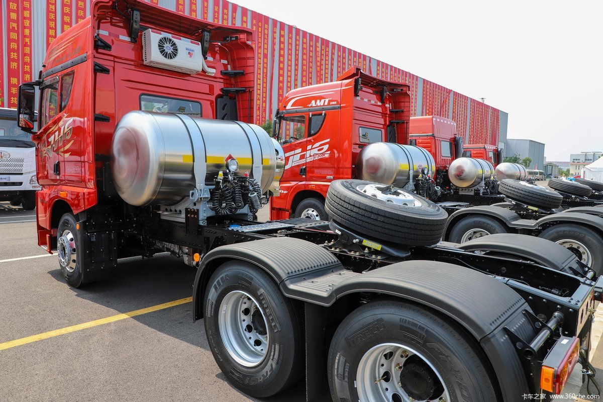 【图】青岛解放 JH6重卡 四季款 530马力 6X4 LNG自动档牵引车(液缓)(CA4259P25K15T1NE6A80)_实拍图片_1688185_卡车之家