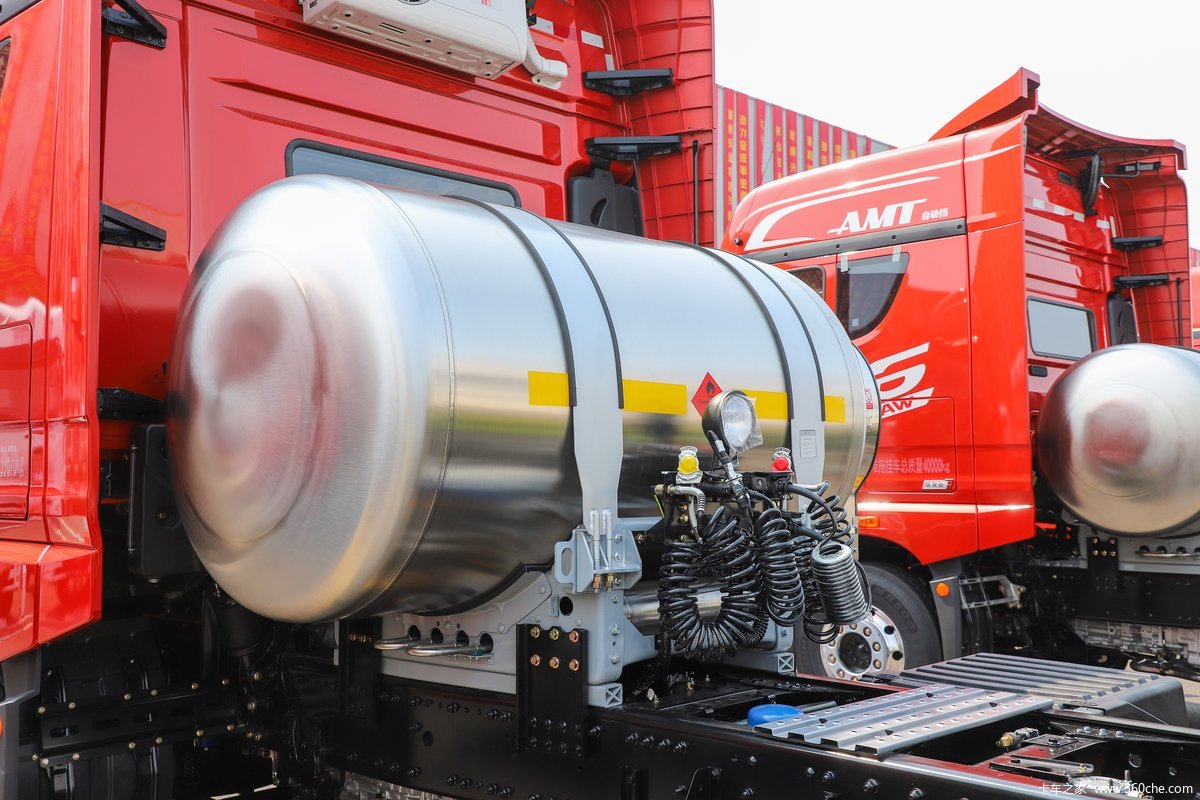 【图】青岛解放 JH6重卡 四季款 530马力 6X4 LNG自动档牵引车(液缓)(CA4259P25K15T1NE6A80)_实拍图片_1688172_卡车之家