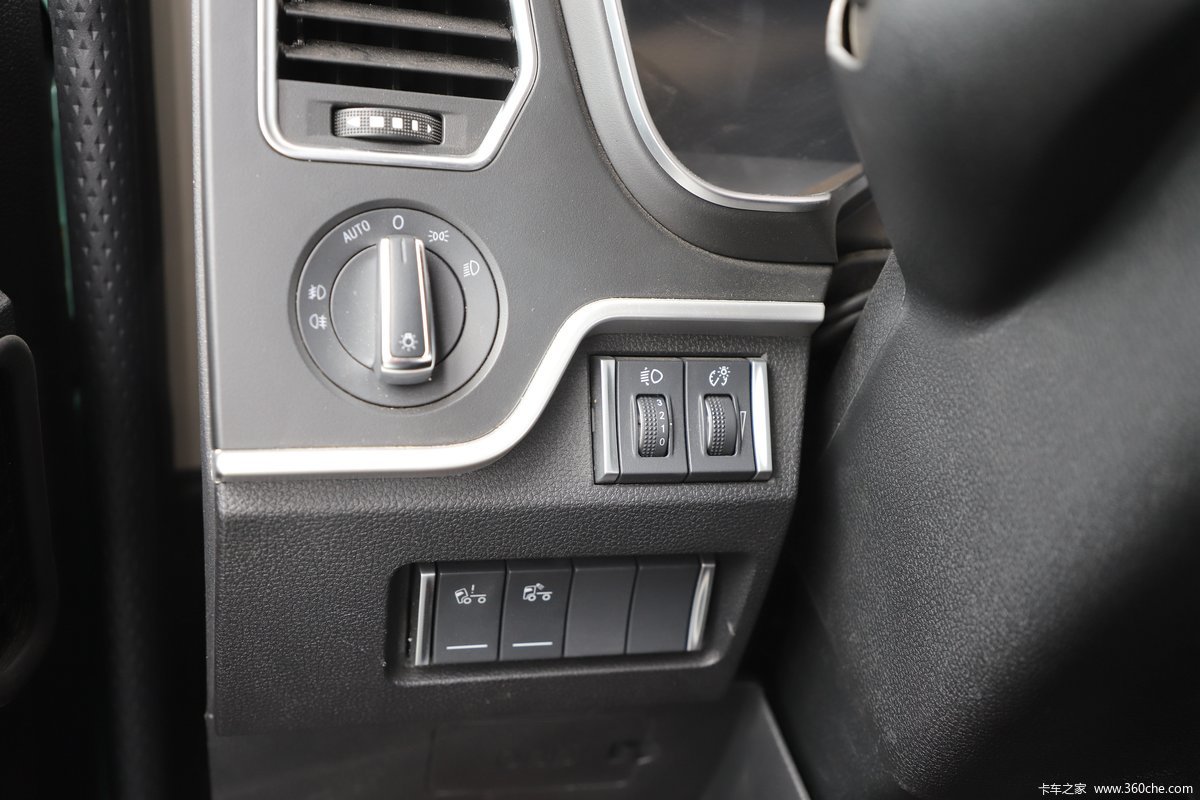 【图】青岛解放 鹰途 商务舱 580马力 4X2 AMT自动档牵引车(带液缓)(CA4189P35K2E6A80)_实拍图片_1688499_卡车之家