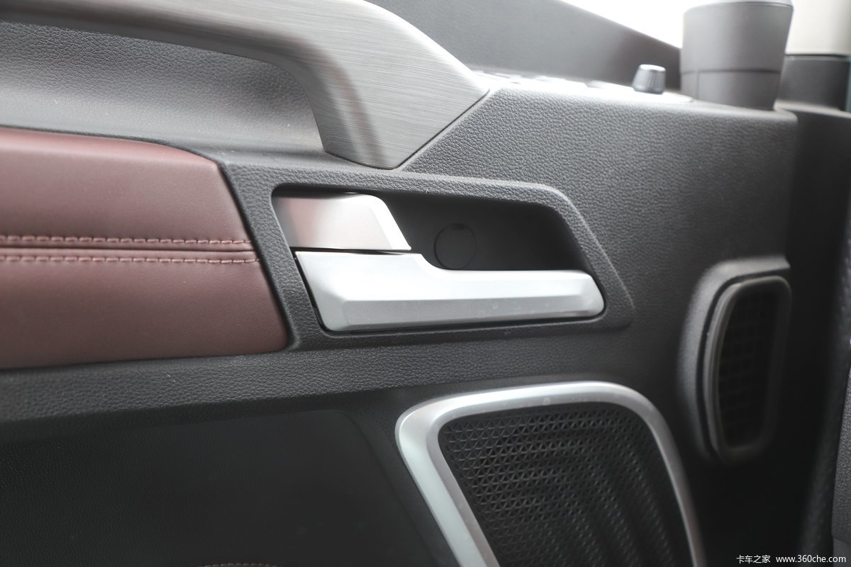 【图】青岛解放 鹰途 商务舱 580马力 4X2 AMT自动档牵引车(带液缓)(CA4189P35K2E6A80)_实拍图片_1688499_卡车之家