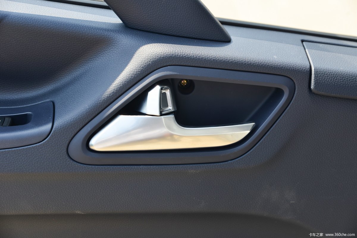 【图】江西五十铃 翼放EM7 152马力 4.2米单排栏板轻卡(JXW1040CDJA2)_实拍图片_1693265_卡车之家