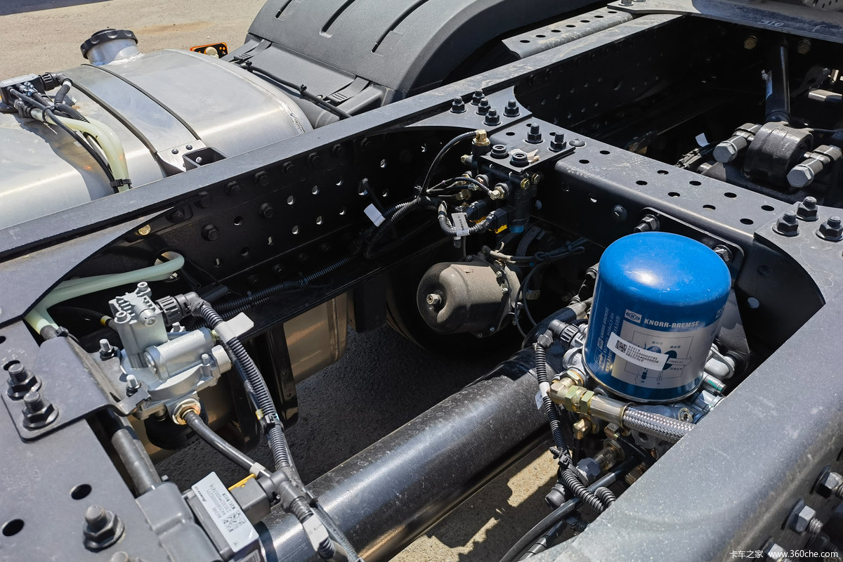 【图】福田 欧曼EST 星辉版 580马力 6X4 AMT自动档牵引车_实拍图片_1694372_卡车之家