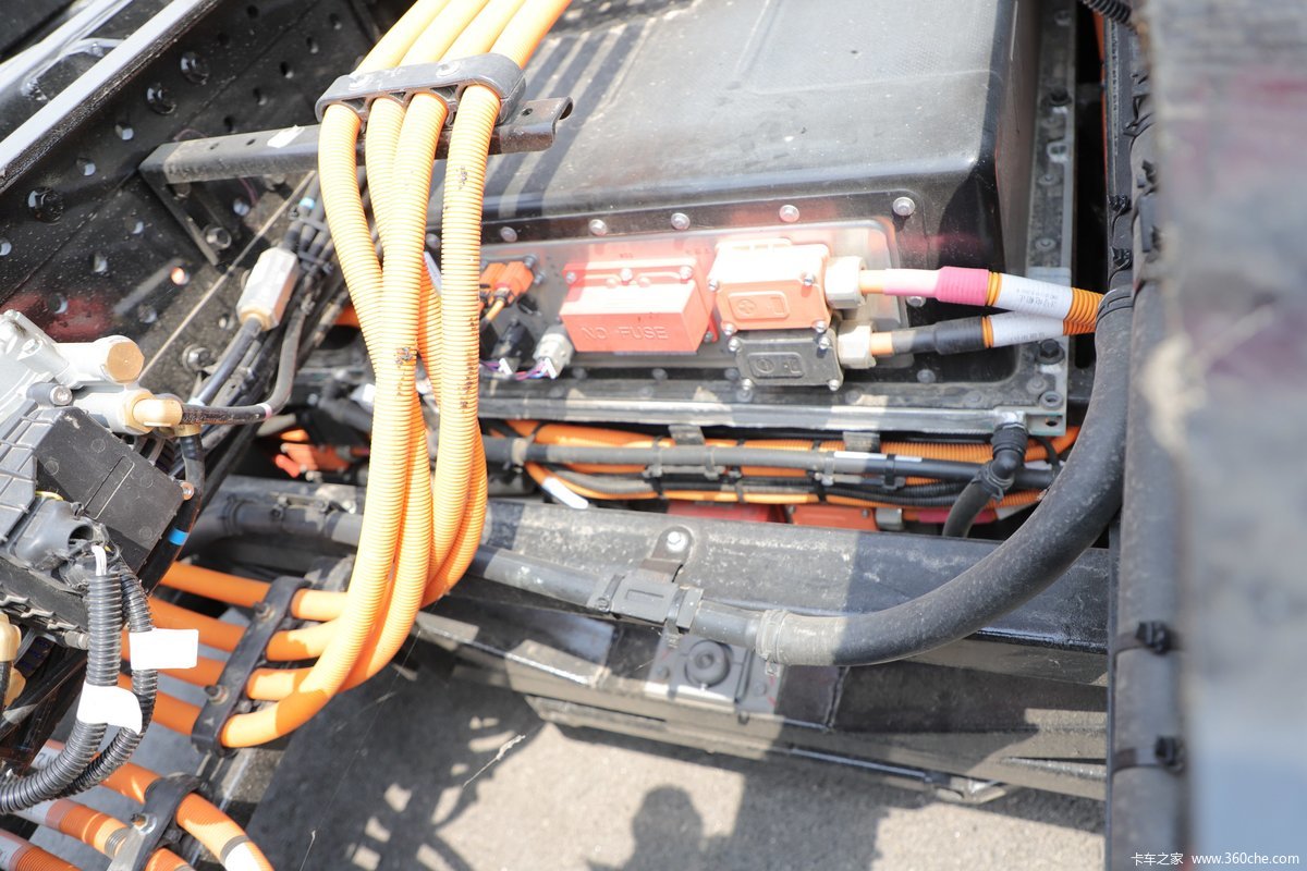 【图】DeepWay 深向星辰 4X2 换电式纯电动牵引汽车(HFC4189SEV01)_实拍图片_1695617_卡车之家