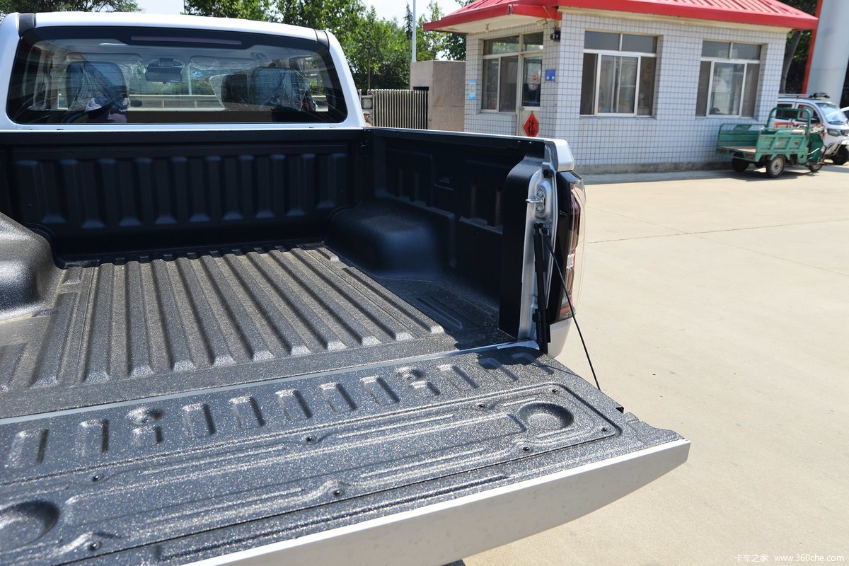 【图】江铃 大道 追光者 至尊款 2.3T汽油 180马力 自动四驱 标轴双排皮卡_实拍图片_1697685_卡车之家