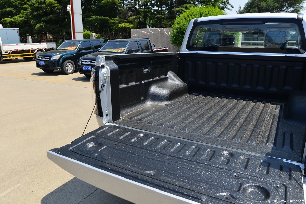 【图】江铃 大道 追光者 至尊款 2.3T汽油 180马力 自动四驱 标轴双排皮卡_实拍图片_1697685_卡车之家